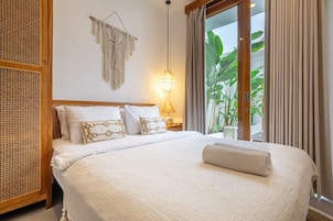 Villa Deluxe, 2 quartos, piscina privativa | Lençóis de algodão egípcio, roupa de alta qualidade, cofre no quarto