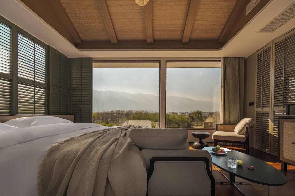 Quarto Duplo Comfort, 1 cama king-size, vista para a colina | Wi-fi grátis 
