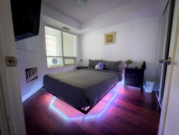 Downtown Toronto-8 Sleeper-2 Baths-parking-gym-pool-sauna-filter Water ...