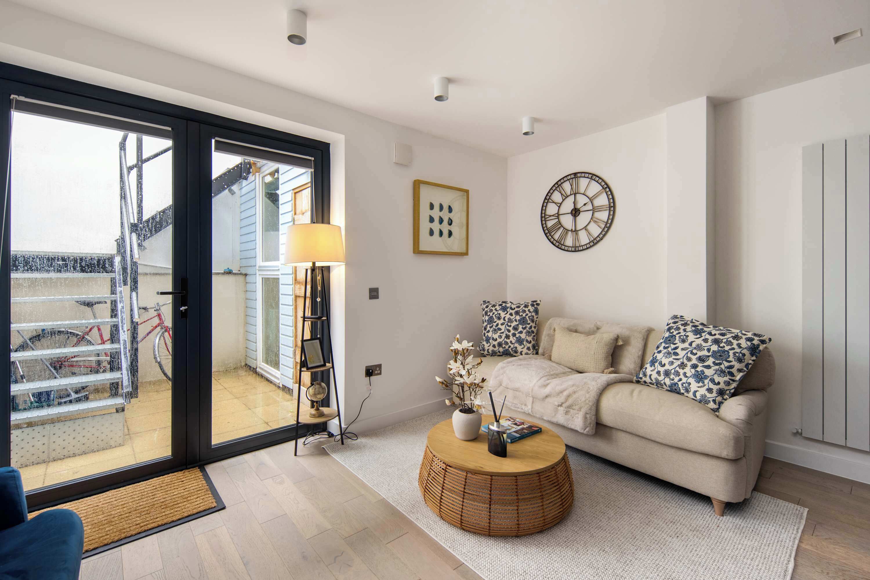 1 Min Walk To Euston Station, Modern Apartment - London