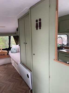 1 quarto, roupa de cama fornecida 