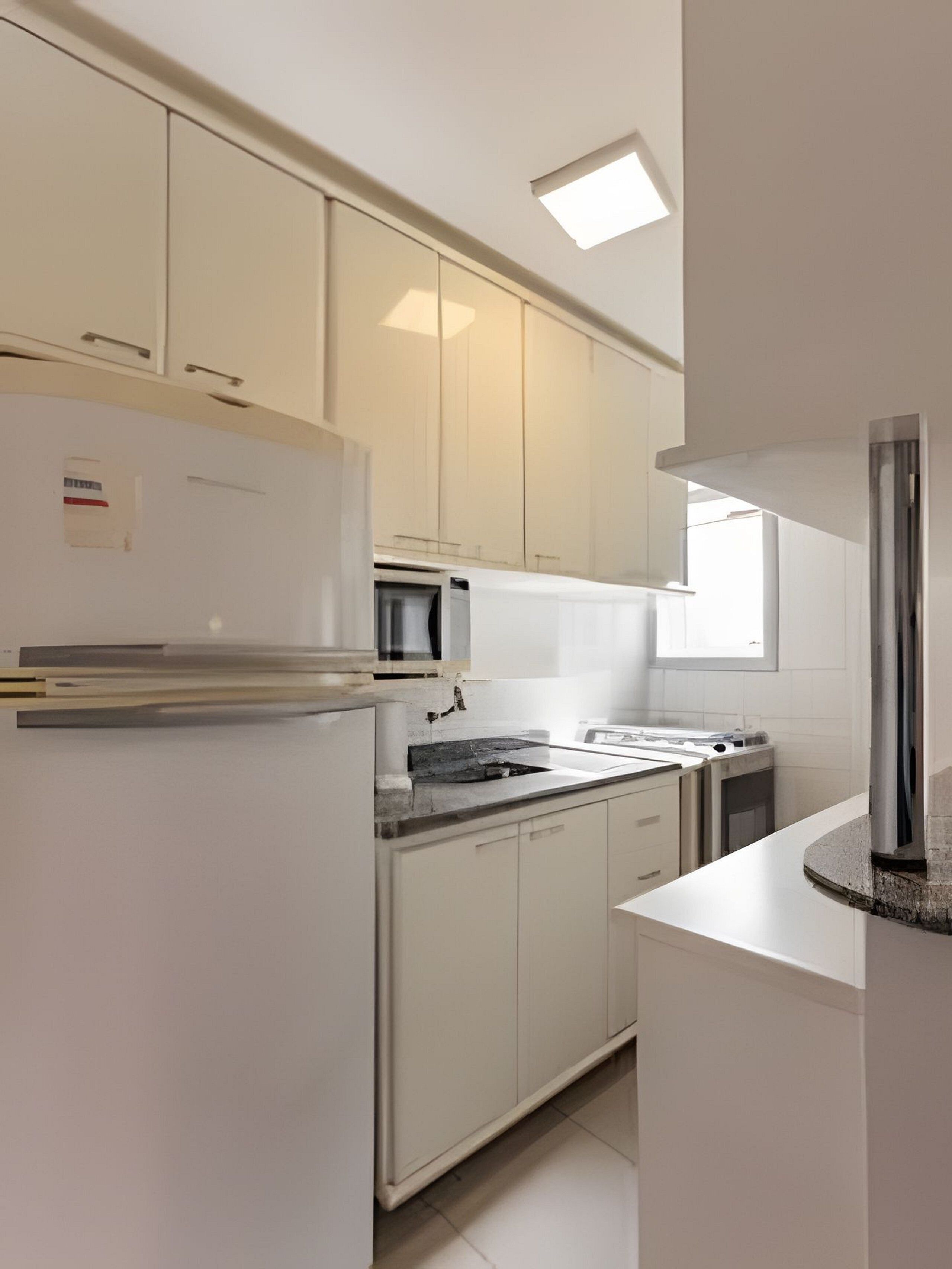 Apartamento Superior | Cozinha privada | Uma cafeteira/bule, um micro-ondas, uma placa de cozinha 