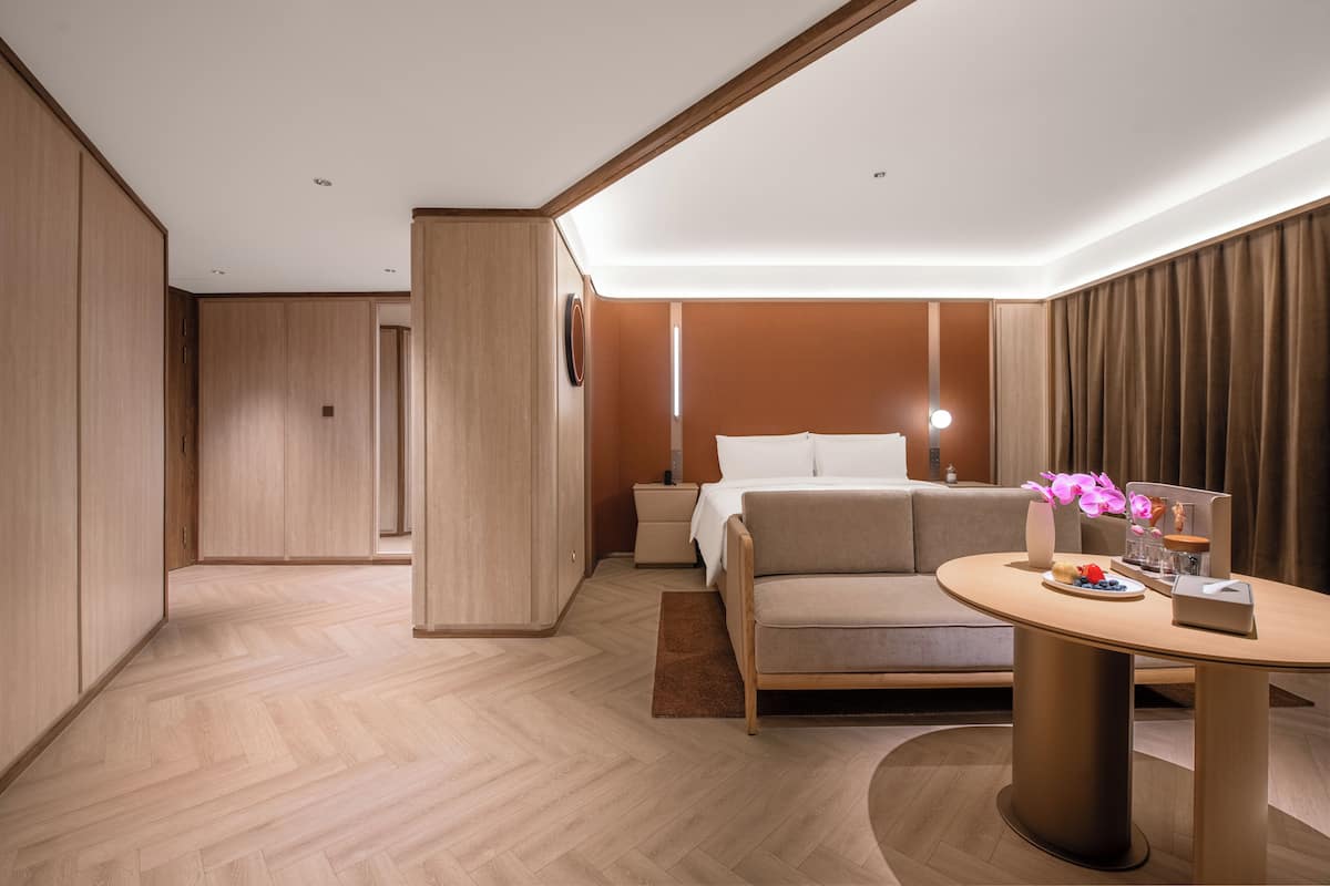 Minibar grátis, secretária