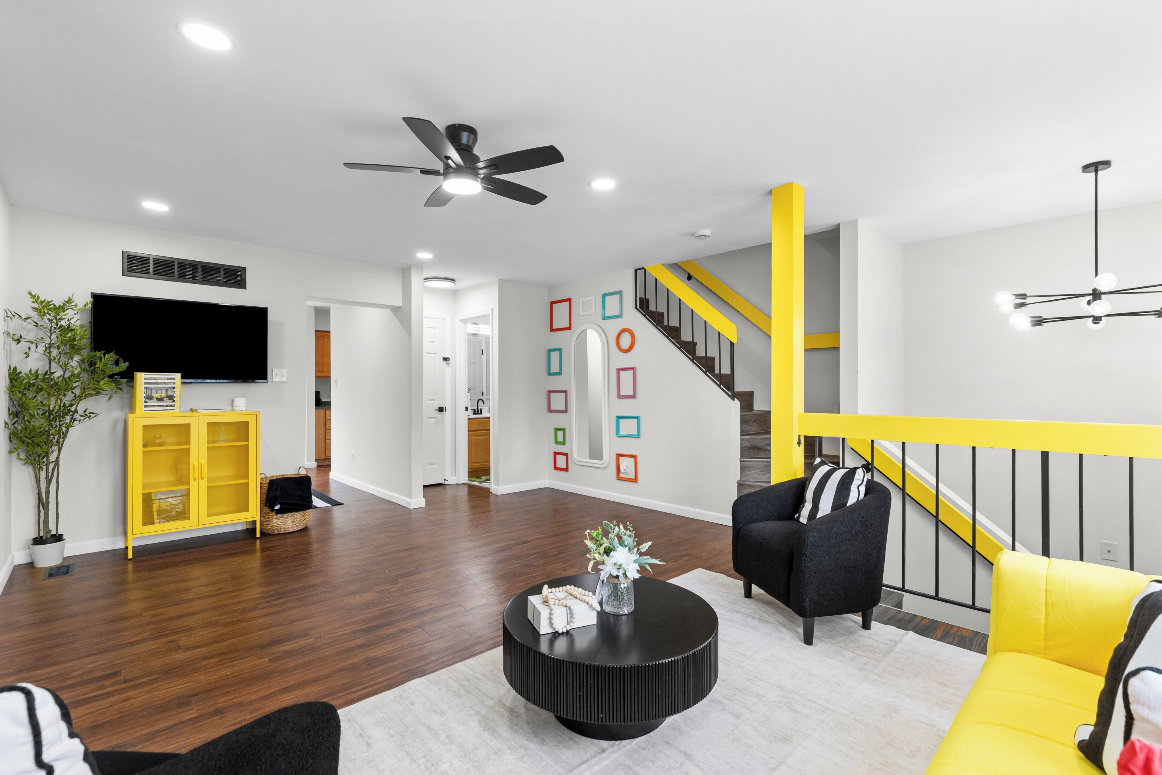 Vivid Luxe Retreat: Luxury 2br Townhouse - Kirkwood, MO