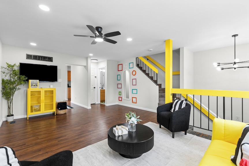 Vivid Luxe Retreat: Luxury 2br Townhouse - Kirkwood, MO