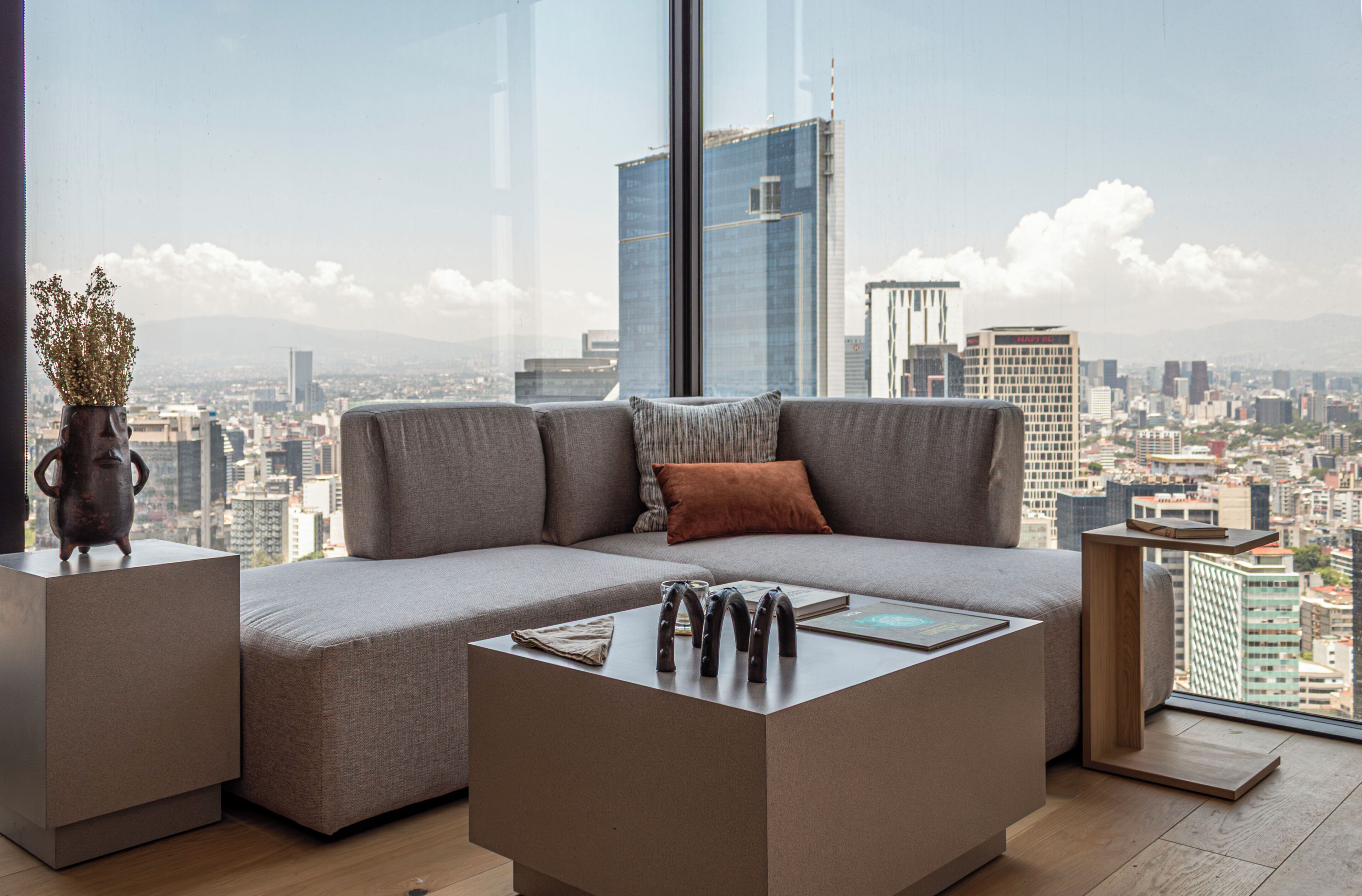 Suite Superior | Sala de estar | Smart TV de 55 polegadas com canais digitais 