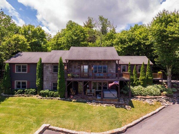 Chipmunk View Lodge - Amazing Views, Hot Tub, And Manmade Waterfall - Boone, NC