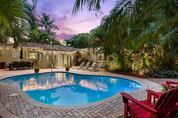 Palm Terrace With Private Pool Surrounded By Lush Gardens And Open Spaces - Fort Lauderdale, FL