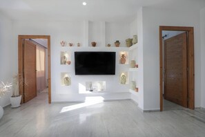 Apartamento, 3 quartos, para fumantes, sacada | Comodidades do quarto