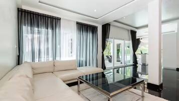 Villa de Luxo, vista para o jardim | Interior