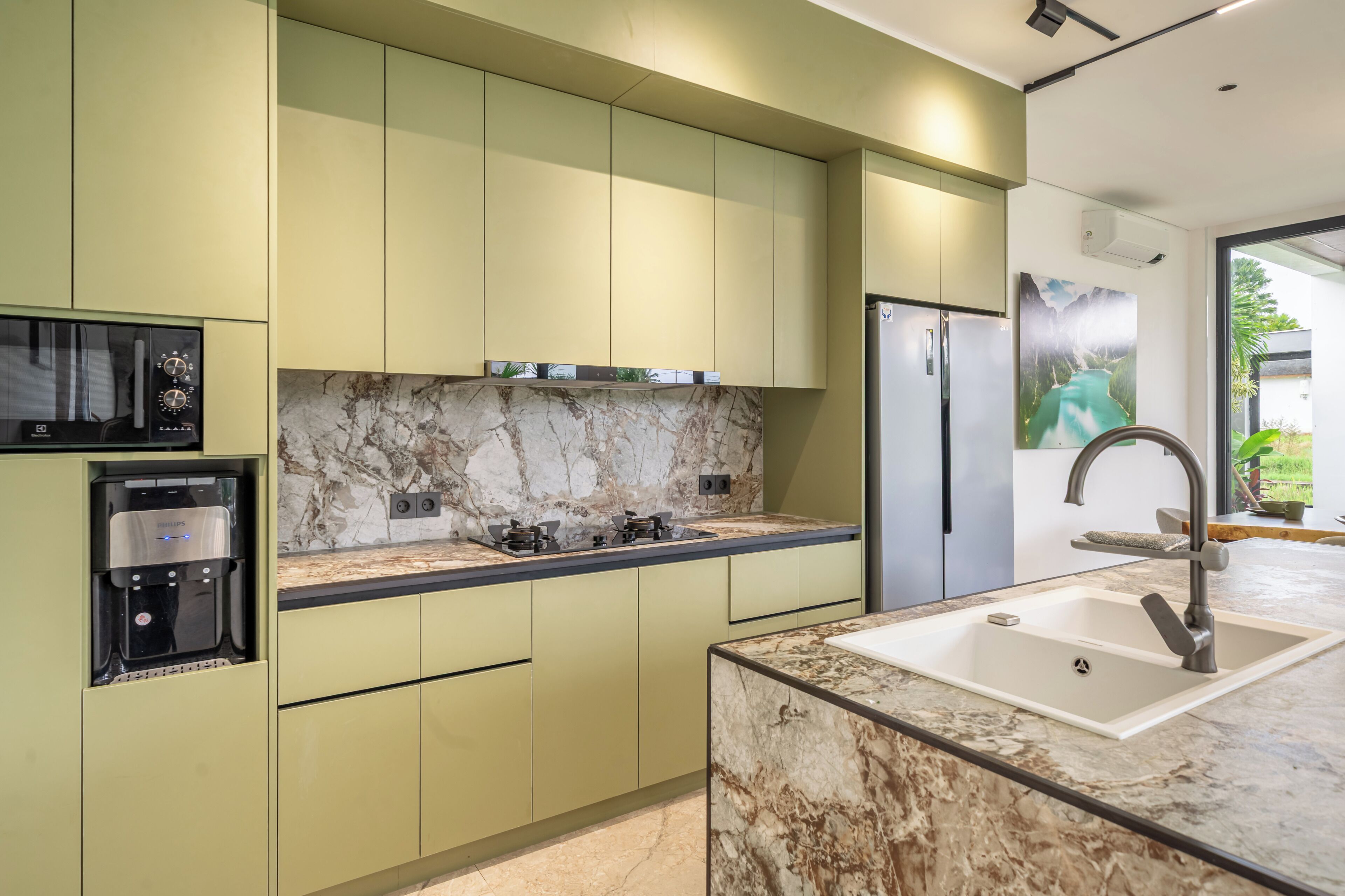Villa Executiva, vista para a piscina | Cozinha privada | Especiarias, São fornecidos artigos de higiene pessoal ecológicos 