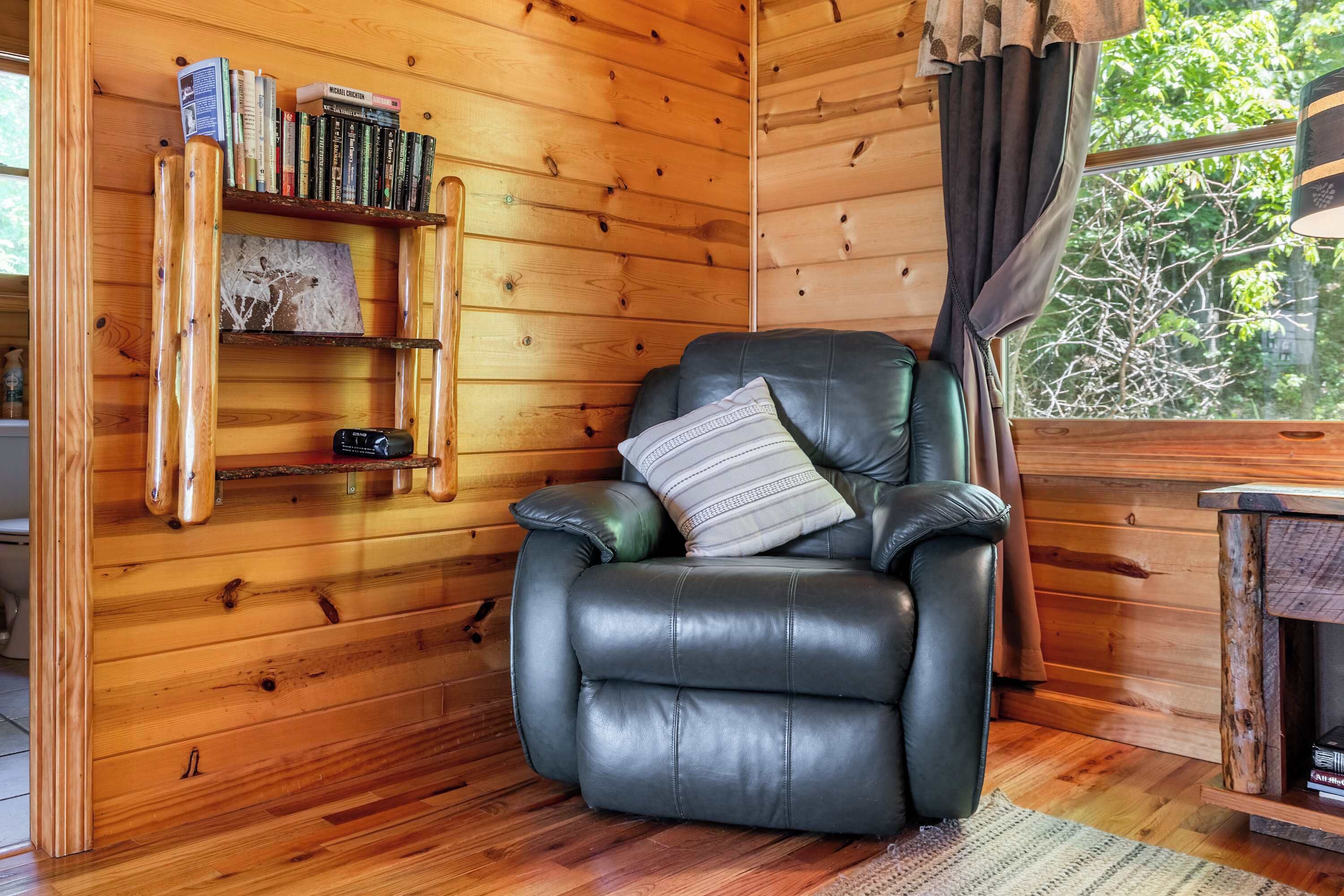 ️Murphy Cabin - Hot Tub, Fire Pit & Views - Murphy, NC