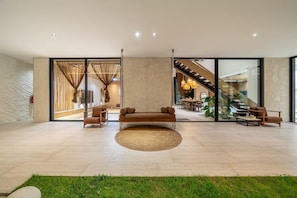 Vila superluxo, 4 quartos, piscina particular | Saguão