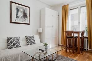 Apartamento, 1 cama Queen, vista para a cidade | Parte interna