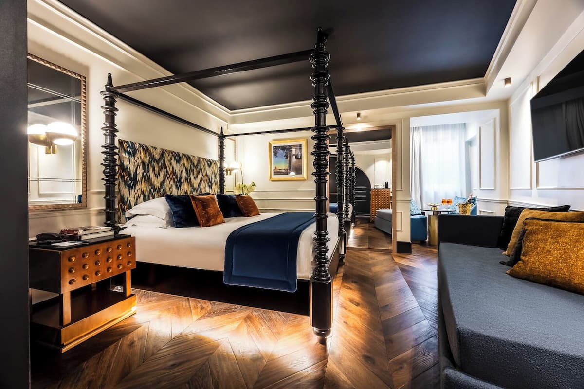 Quarto (Deluxe King Room) | Roupa de alta qualidade, camas de colchão viscoelástico, minibar