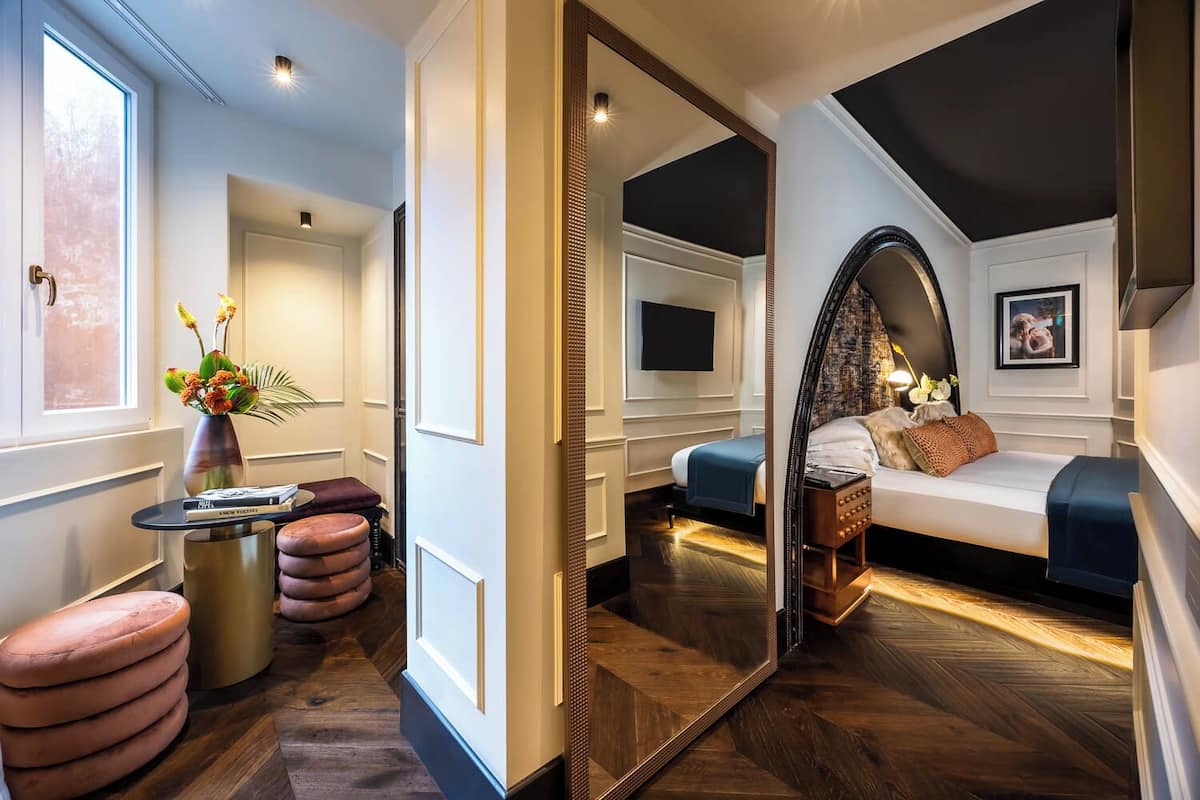 Quarto Duplo Superior | Roupa de alta qualidade, camas de colchão viscoelástico, minibar