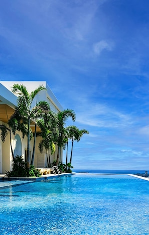 Piscina infinita