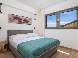 Apartamento (Classic Apartment with Balcony) | 6 quartos, berços/camas para crianças, Wi-fi grátis