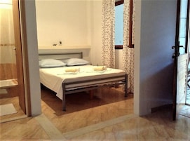Quarto casal (Double Room with Balcony) | 6 quartos, Wi-Fi de cortesia