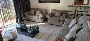 Apartamento, 3 quartos | Sala