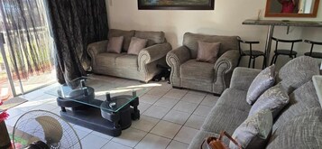 Apartamento, 3 quartos | Sala
