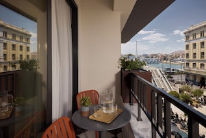 Comfort Double Room with Balcony & Square View | Terraço/pátio interior