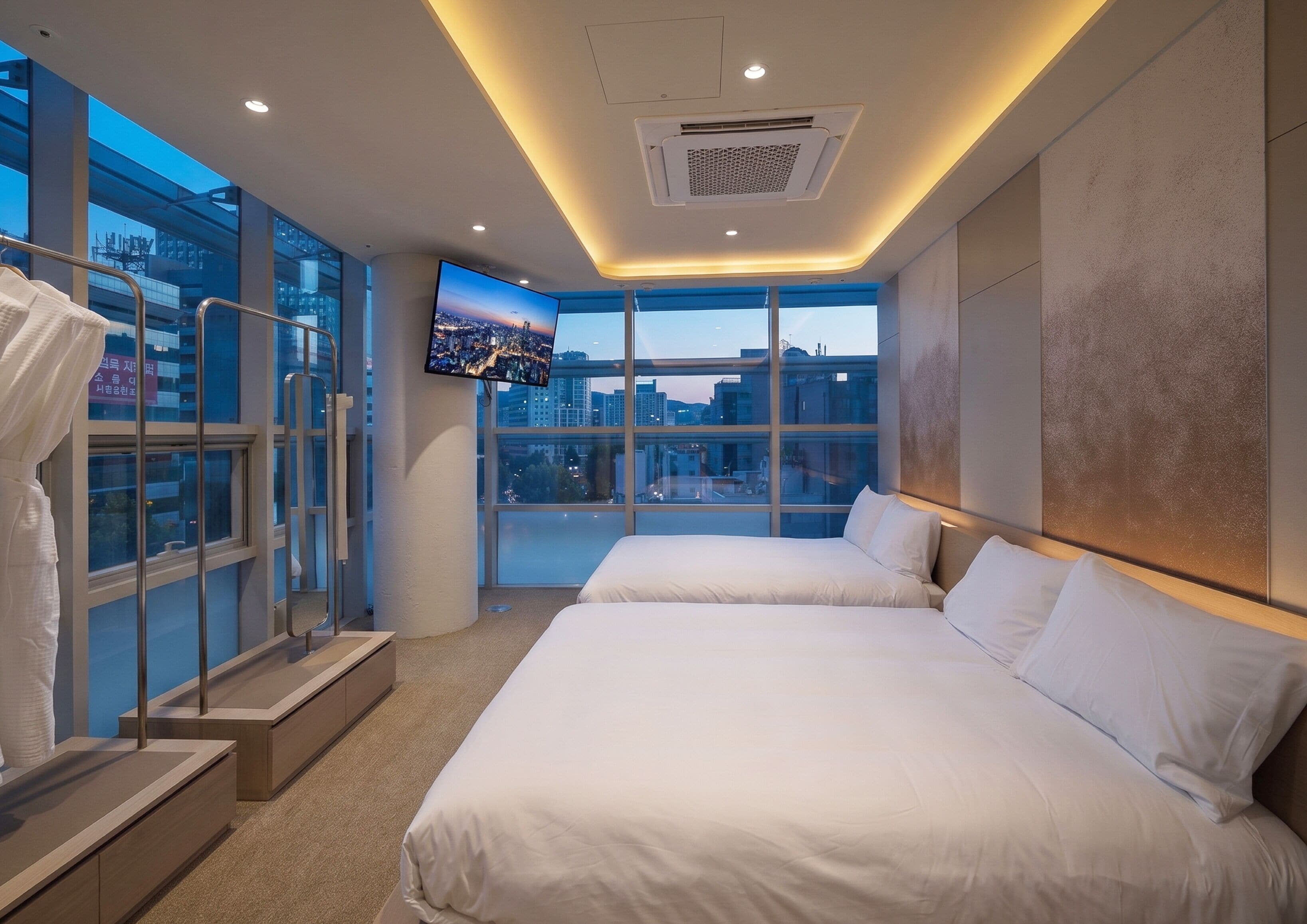 Superior Family room, City View | Cortinas/cortinados opacos, ferro/tábua de engomar, Wi-fi grátis 