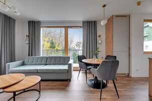 Apartamento Comfort, varanda | Roupa de alta qualidade, ferro/tábua de engomar 