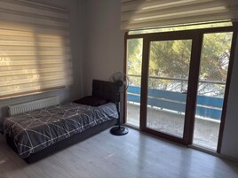 Quarto casal ou duplo, vista para a praia | Roupas de cama premium, edredons de pluma, camas com colch ões pillow-top