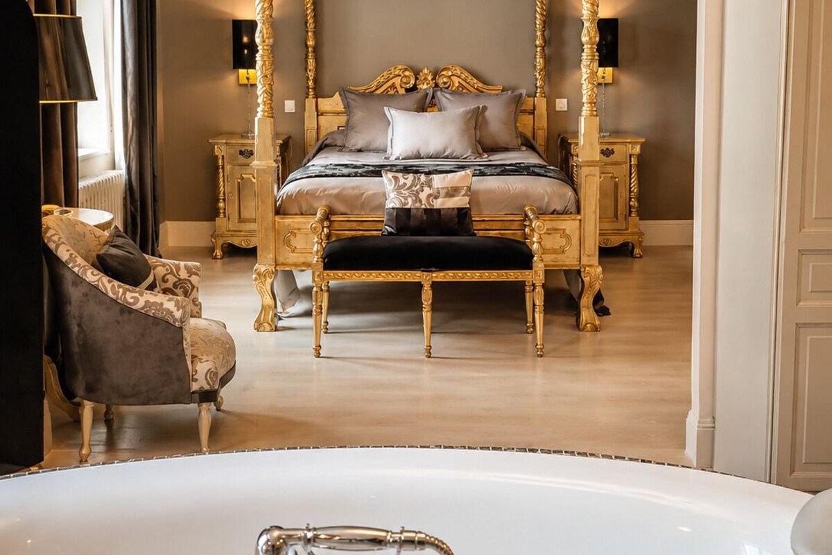 Suite Deluxe, 2 casas de banho, vista para o pátio | Vista do quarto