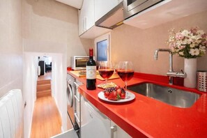 Apartamento Deluxe | Cozinha privada | Uma torradeira 