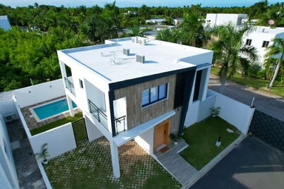 Lux 2-story 3BR Villa Private Pool