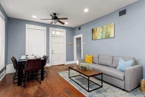 Casa (3 Bedrooms) | Refeições no quarto