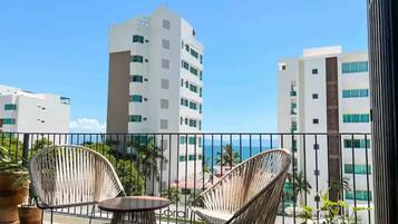 Apartamento conforto, sacada, vista para a praia | Área da propriedade