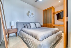 Condo conforto, 1 cama King e sofá-cama, sacada, vista para a praia | Wi-Fi de cortesia
