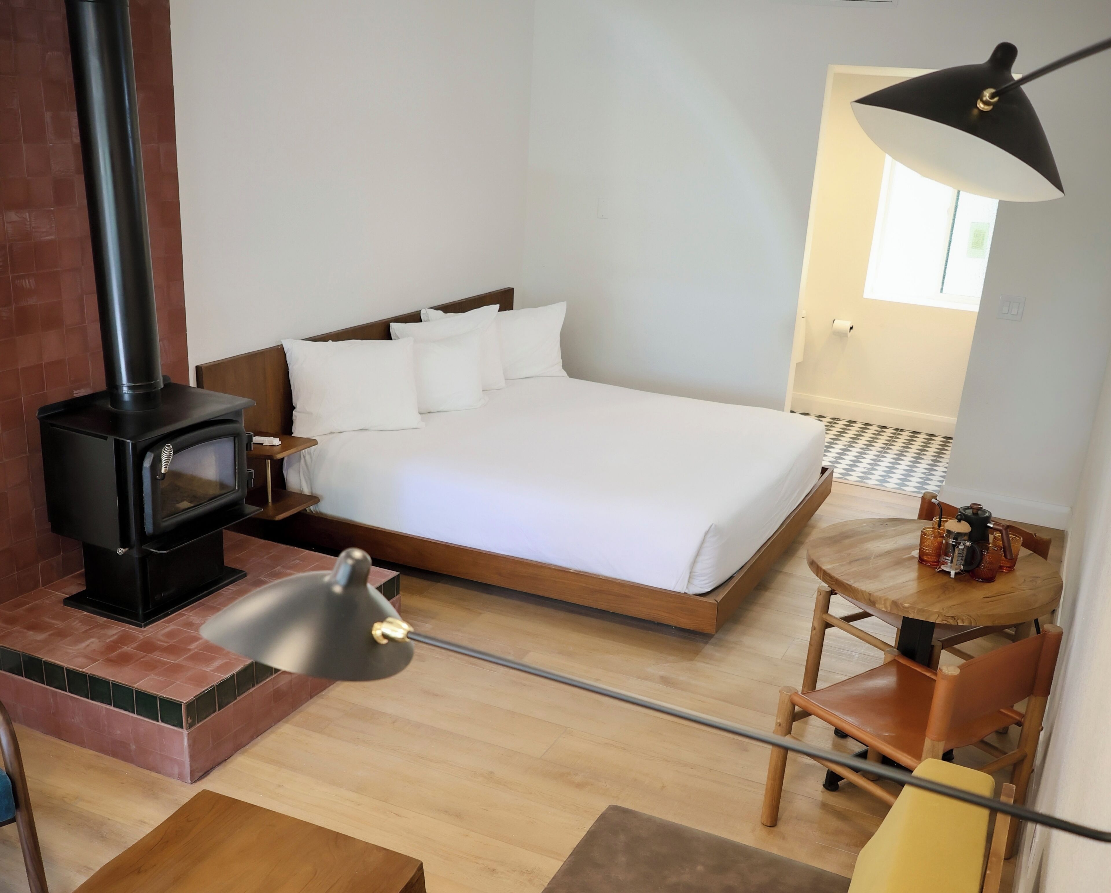 Cortinas blackout, Wi-Fi de cortesia, roupa de cama