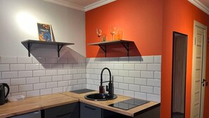 Quarto Clássico com Cama de Casal, vista para o jardim | Cozinha privada