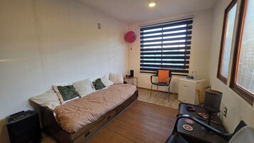 Casa conforto, varanda, vista para o pátio | Área de estar