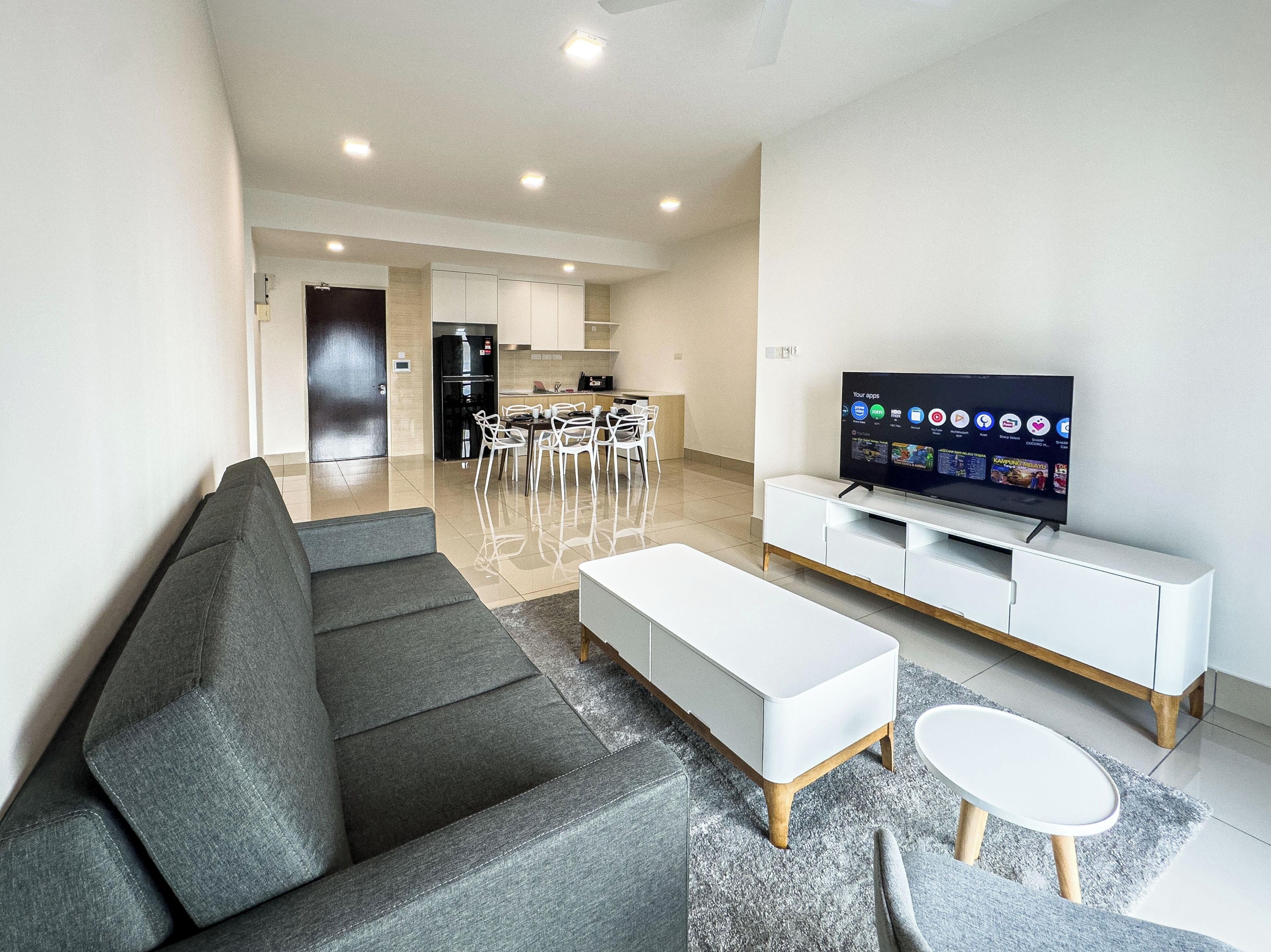 Condo, 3 quartos, sacada, vista para a cidade | Área de estar | Smart TV 45 polegadas com canais digitais