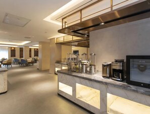 Café da manhã com buffet grátis todos os dias