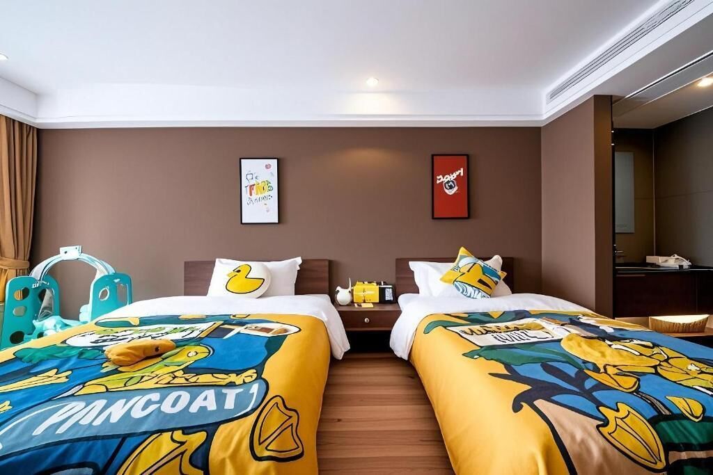 Quarto Triplo Familiar, casa de banho privativa, vista para o pátio | Cofre no quarto, cortinas/cortinados opacos, quartos insonorizados 