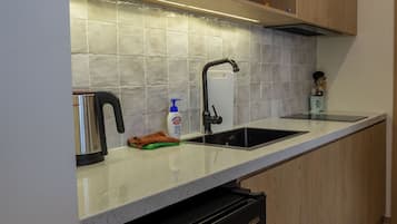 Vila, piscina particular, vista para a piscina | Cozinha privada | Refrigerador em uma área comum, micro-ondas em uma área comum