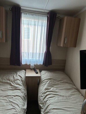 4 quartos, individualmente decorados, individualmente mobiliados
