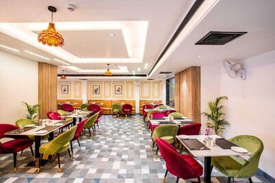 Hotel Raaj Palace