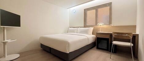 Quarto Duplo Standard, não fumadores, casa de banho privativa | Edredões de penas, minibar grátis, secretária, Wi-fi grátis