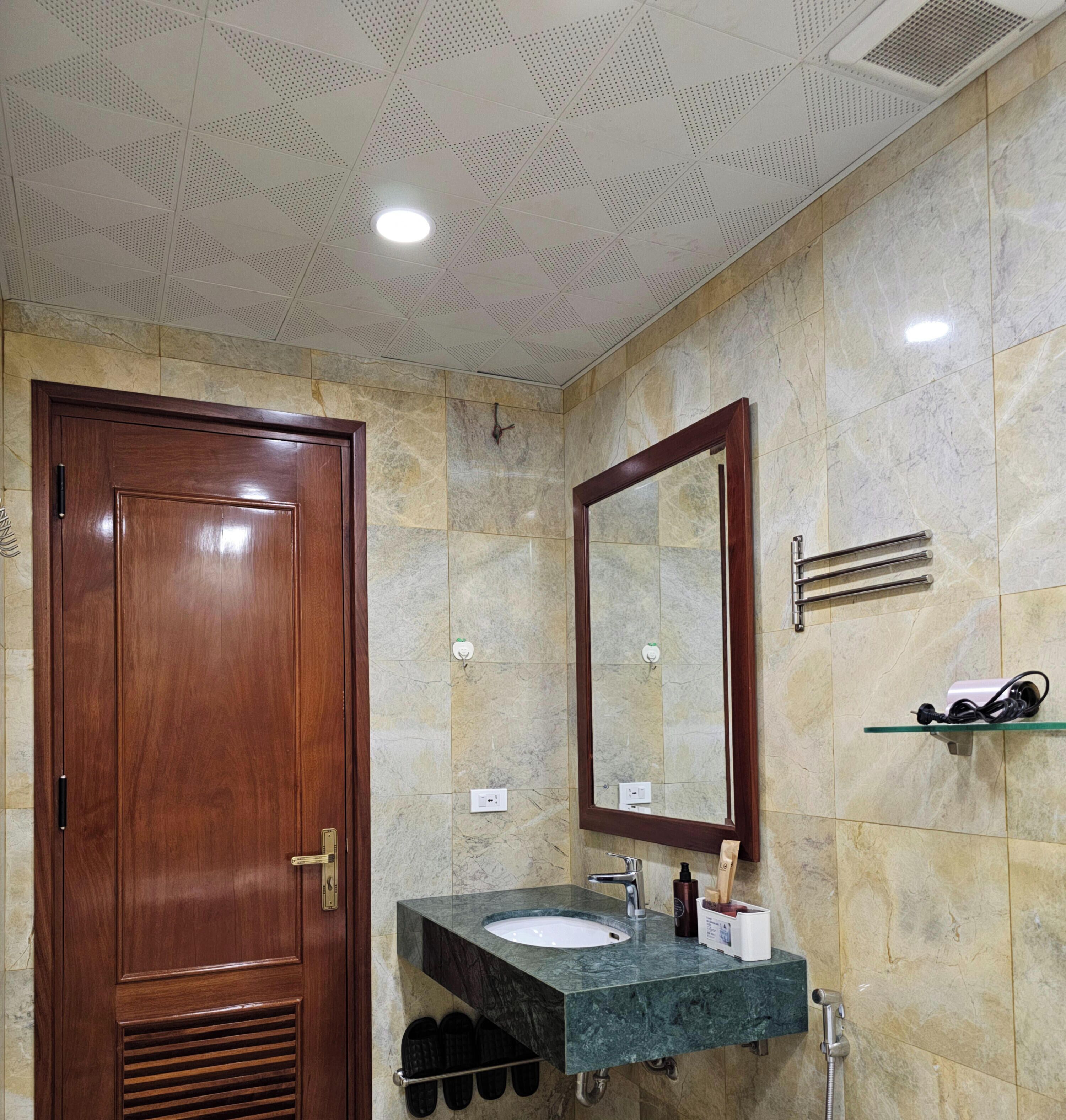 Estúdio luxo, vista para a cidade | Banheiro | Toalhas de banho, sabonete, shampoo, papel higiênico
