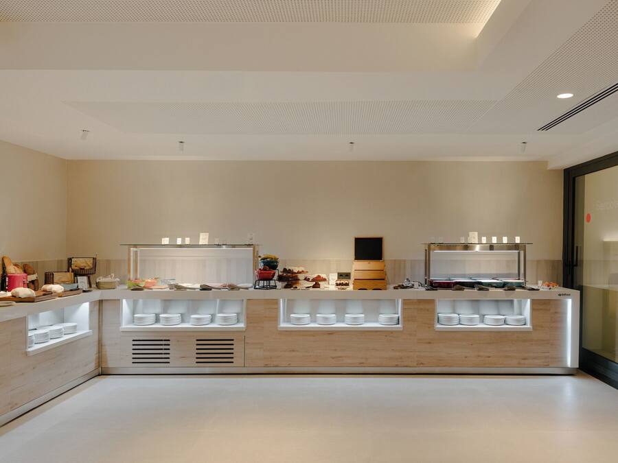 Pequeno-almoço tipo buffet diário mediante uma taxa
