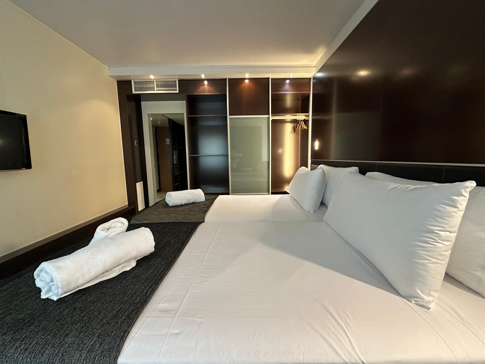Quarto Duplo Premium, Vista para a cidade | Cofre no quarto 