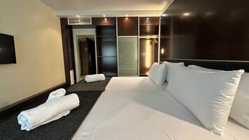 Quarto Duplo Premium, Vista para a cidade | Cofre no quarto