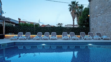 Piscina externa sazonal